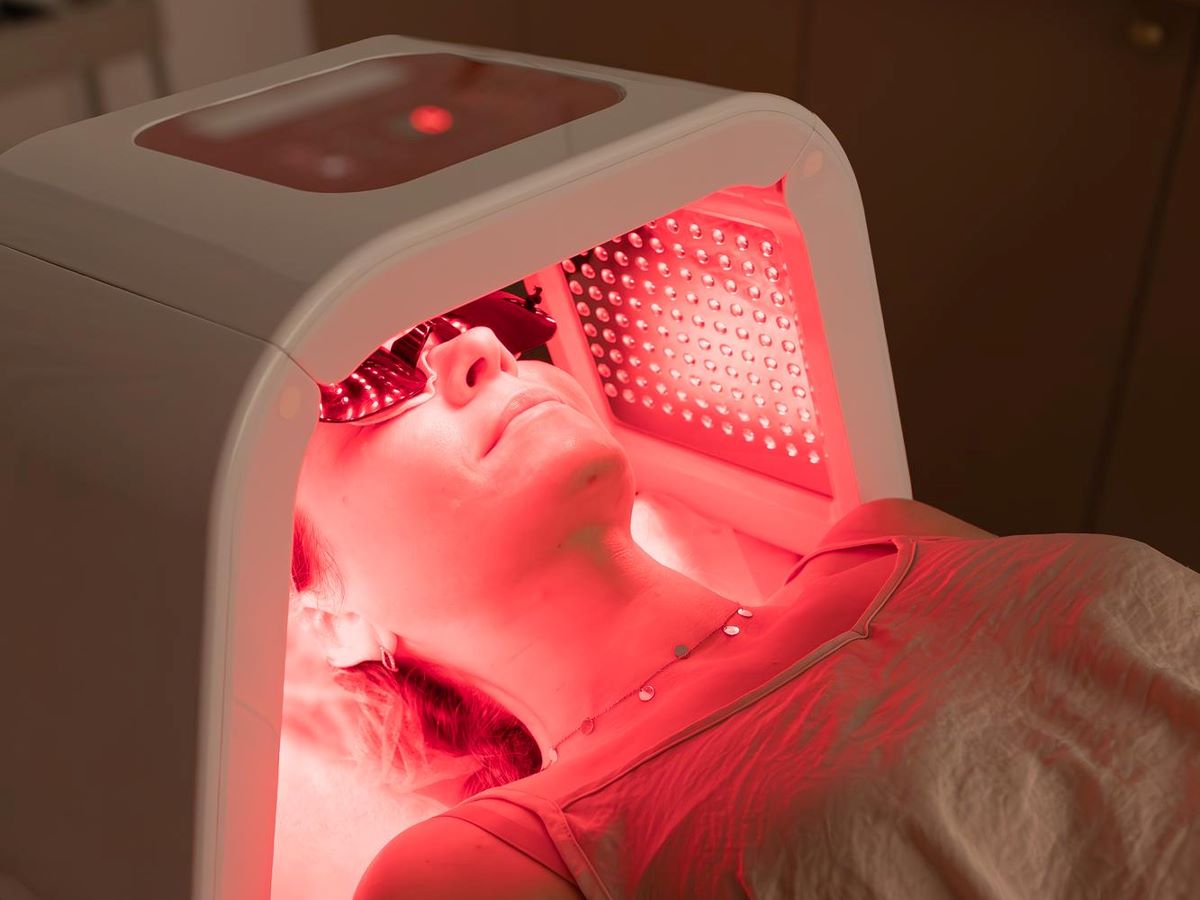 What Is Red Light Therapy for the Face? | Dynamic Spine & Sport ...